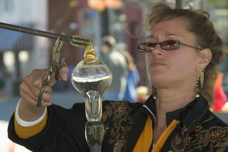 » Hot Studio - Hot Blown Glass